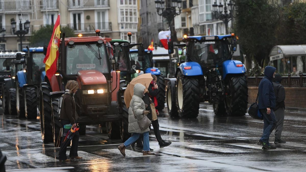 Los tractores toman Santander para protestar contra el acuerdo con ...