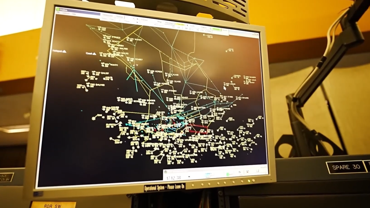 How air traffic controllers keep busy airports running safely