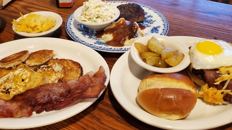 Review: Cracker Barrel's newest menu items feature familiar favorites ...
