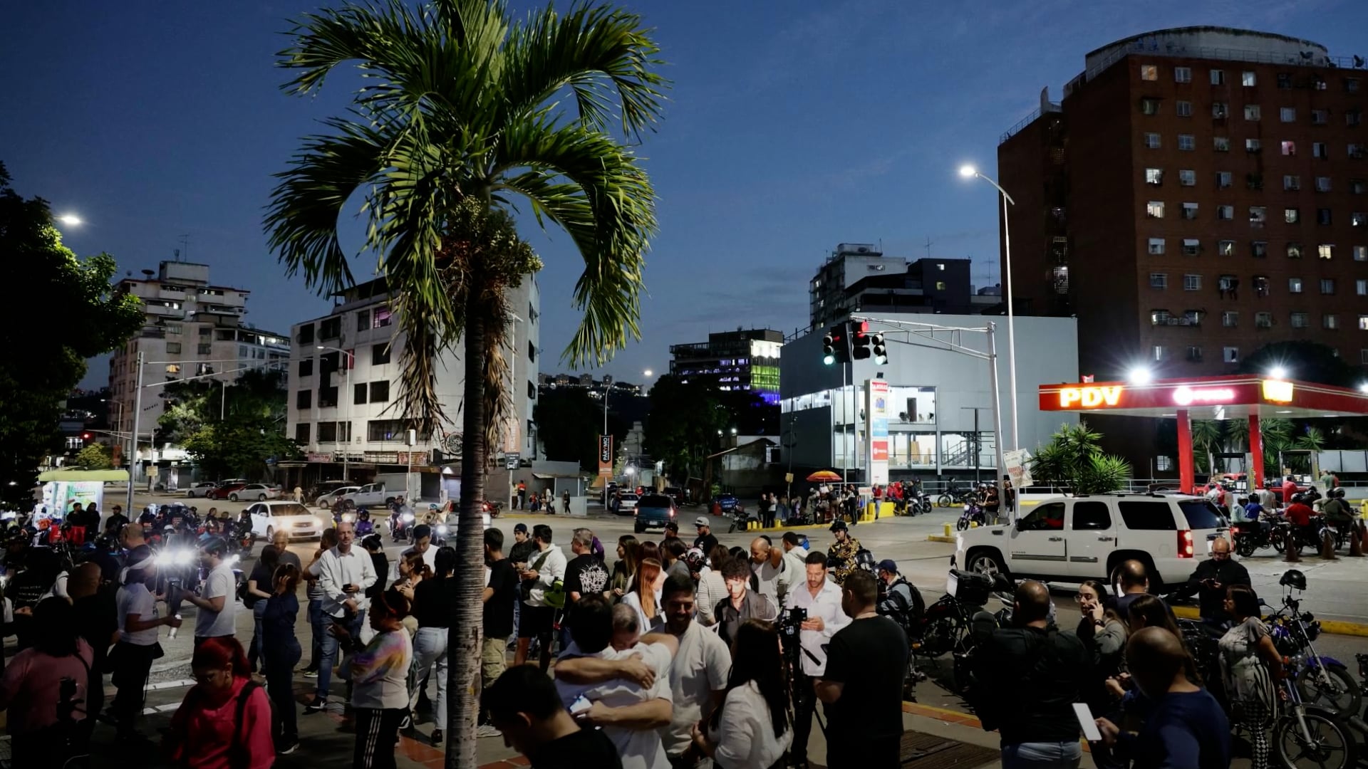 Venezuela begins releasing political prisoners in peace gesture