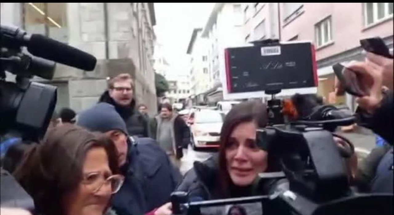 Crans-Montana, le lacrime (tardive) della Moretti: "Scusatemi"