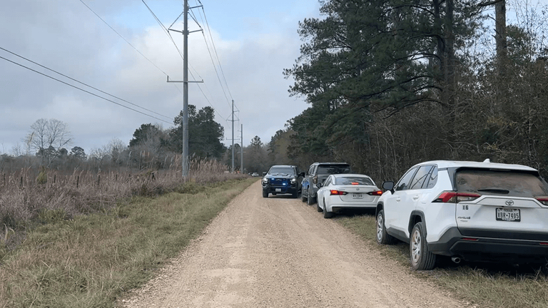 Breaking: Suspect in Beaumont kidnapping/shooting barricaded in car ...