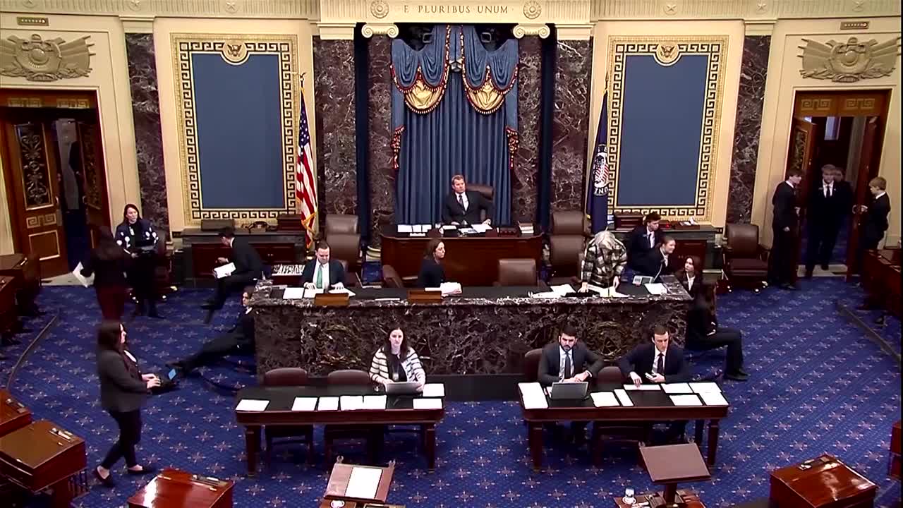 Senado dos EUA avança com medida que restringe poderes de guerra de ...