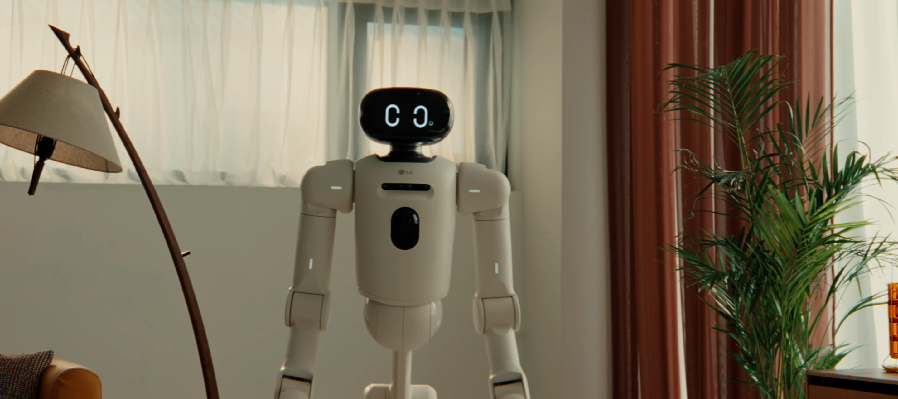 RAW VIDEO: The clean machine: Cute new robot uses AI to crack household ...