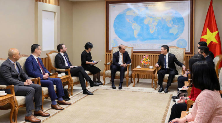 Prudential plc CEO reinforces long-term commitment to Vietnam during ...