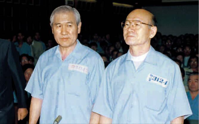 Editorial: Chun, Yoon photos at People Power Party HQ: Jang's stance?