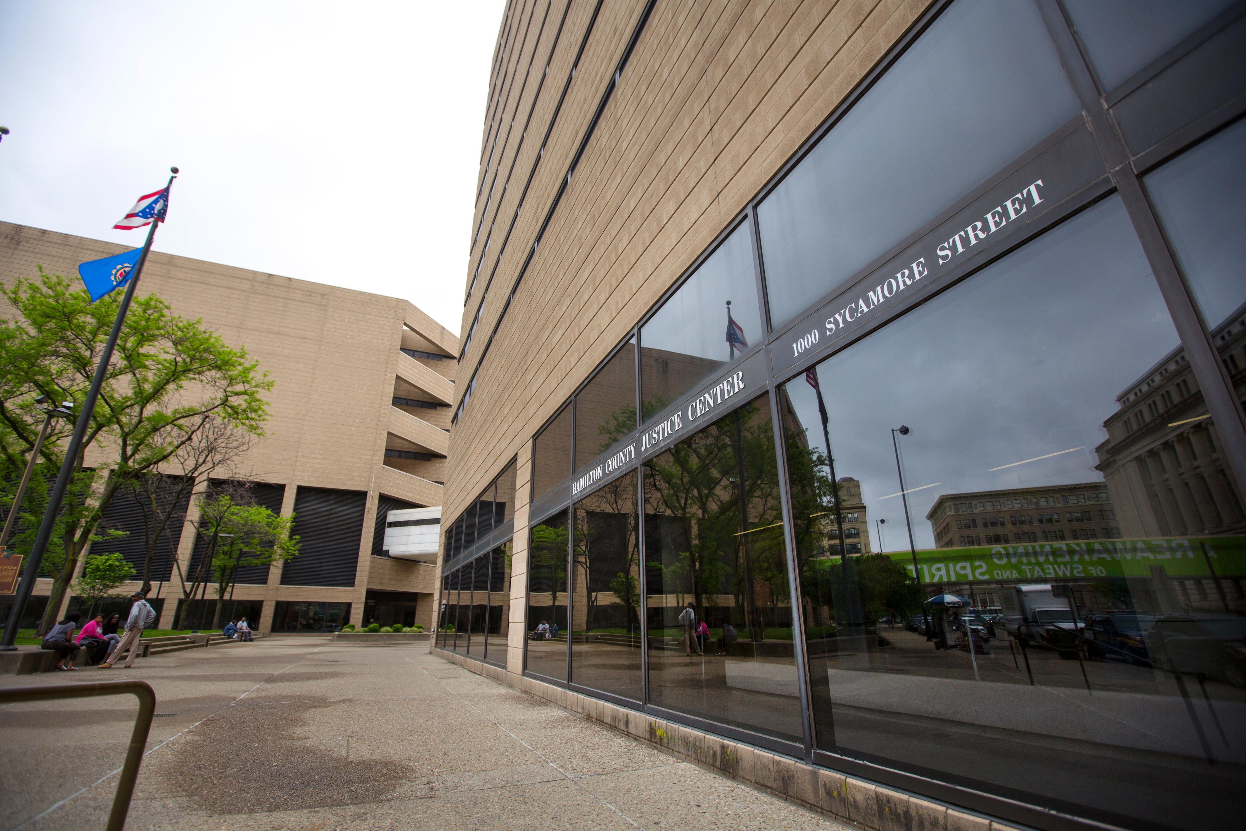 Man killed 66-year-old, robbed bank on the same day, documents say