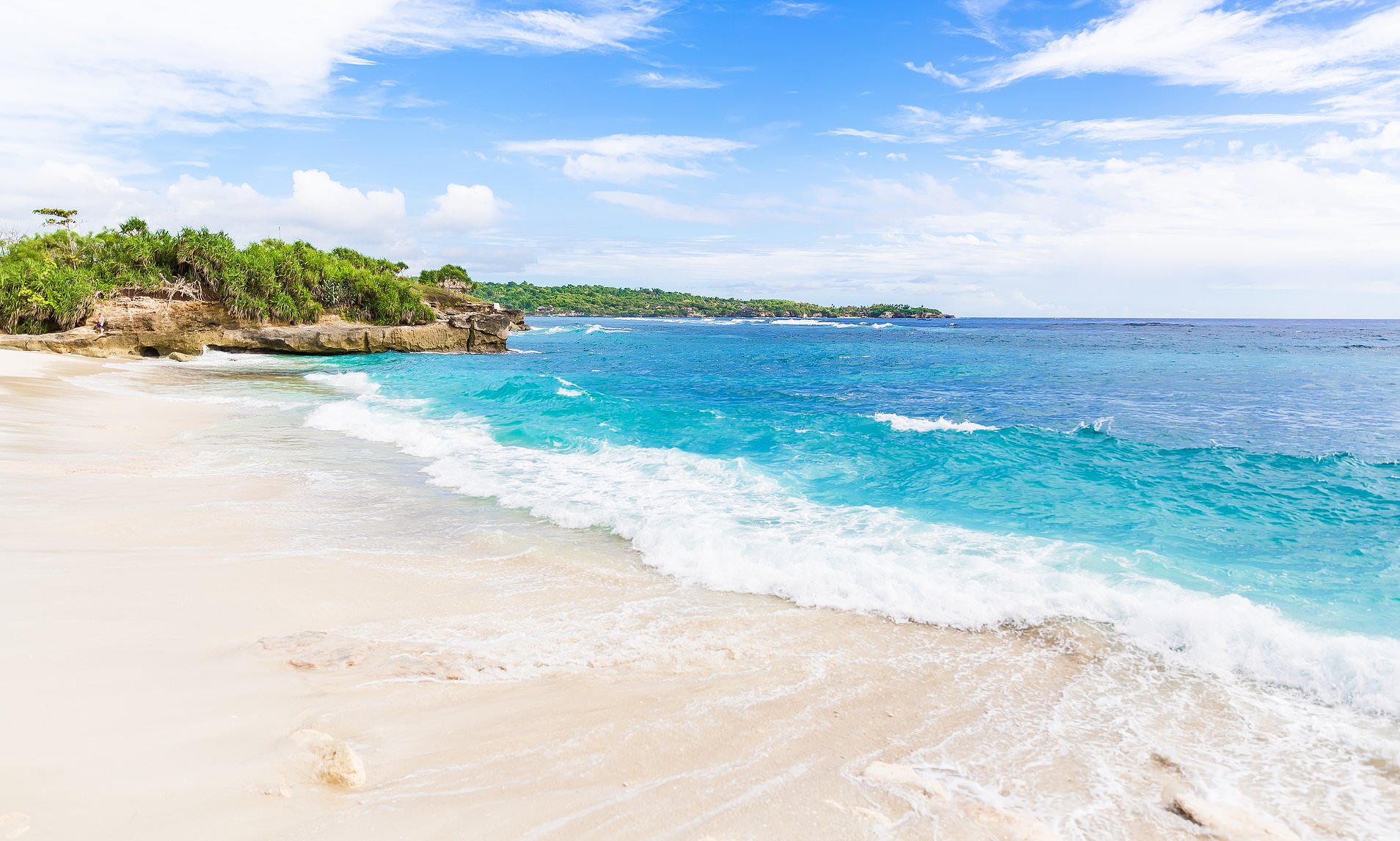 Winter sun tourists in Bali warned over beach entry fee scam