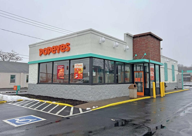 Wallingford Popeyes on North Colony Road reopens years after fire