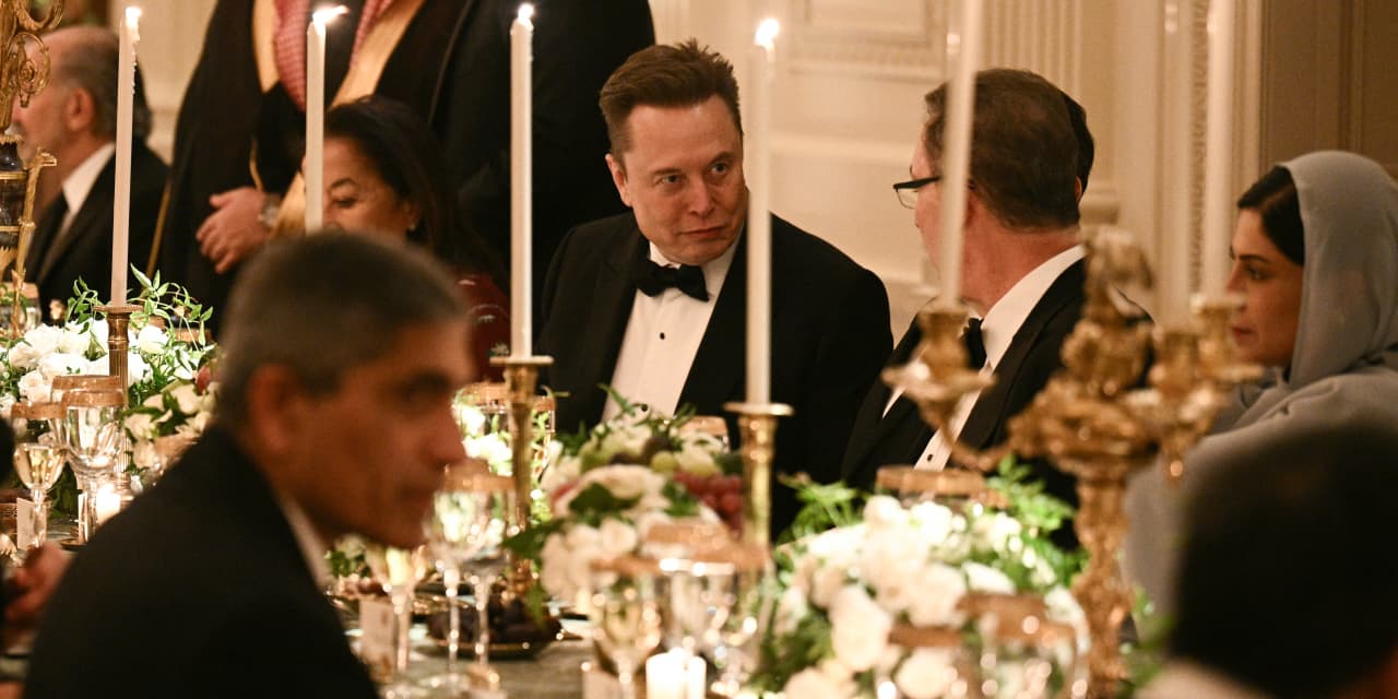 Trump renews his assault on shareholder democracy, siding with CEOs ...