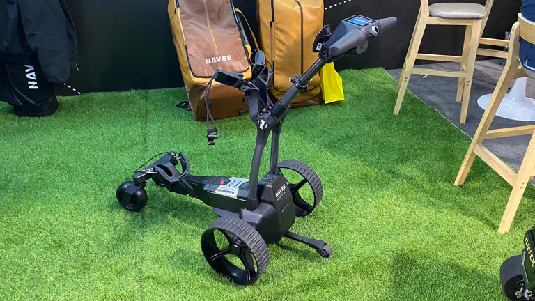 Navee Golf Flying the Flag for Golf at CES