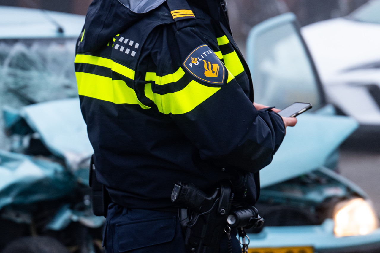 Buurtbewoner raakt gewond door vuurwerk in speeltuintje, politie zoekt ...