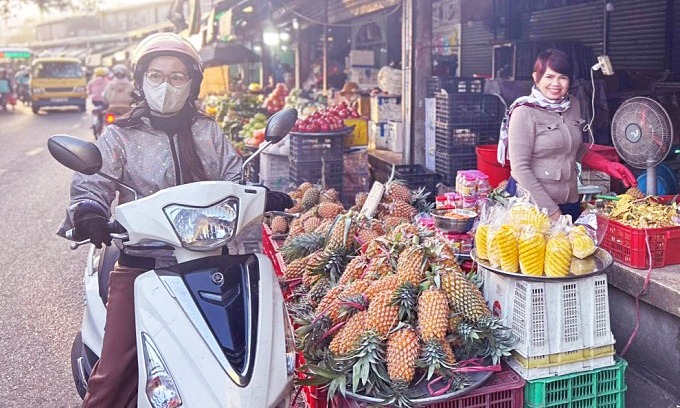 HCMC residents surprised by rare cold snap, decade-low temperatures