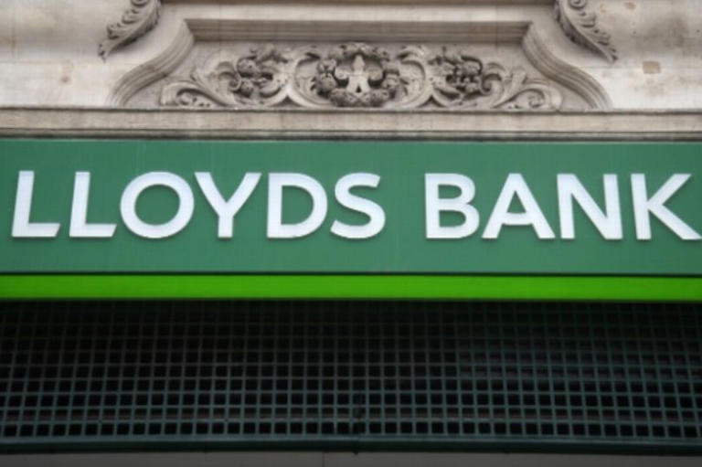 Lloyds Bank issues urgent warning over Royal Mail scam doing rounds