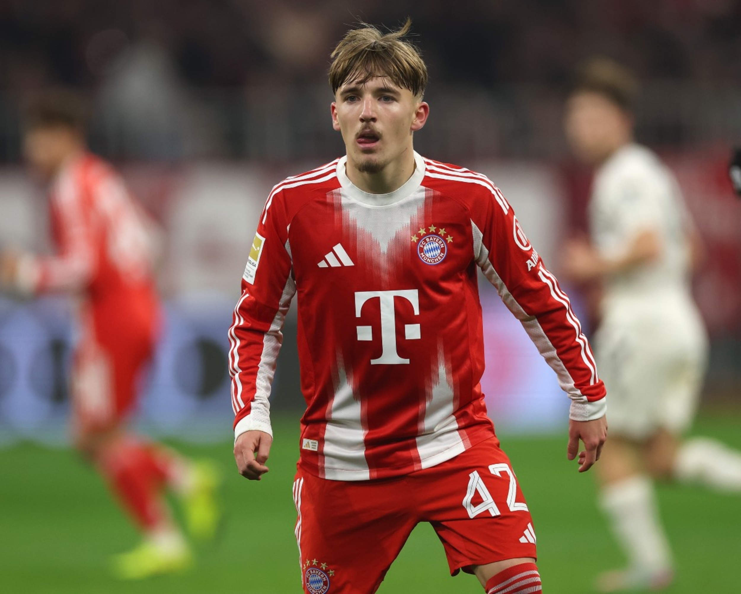 Expert: Arsenal & Chelsea transfer target has spoken to club chiefs ...