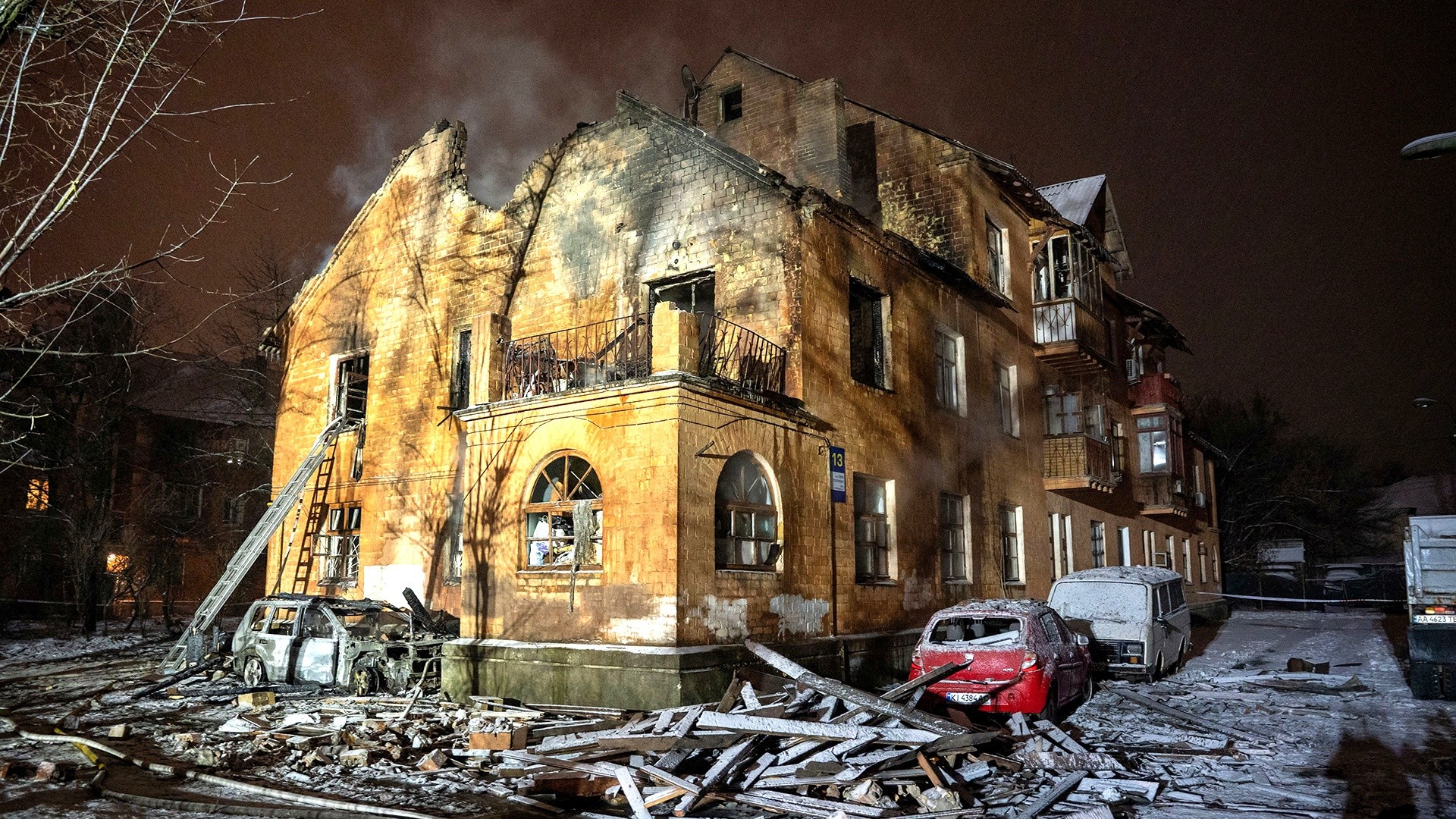 Russia strikes Ukraine with hypersonic ballistic missile