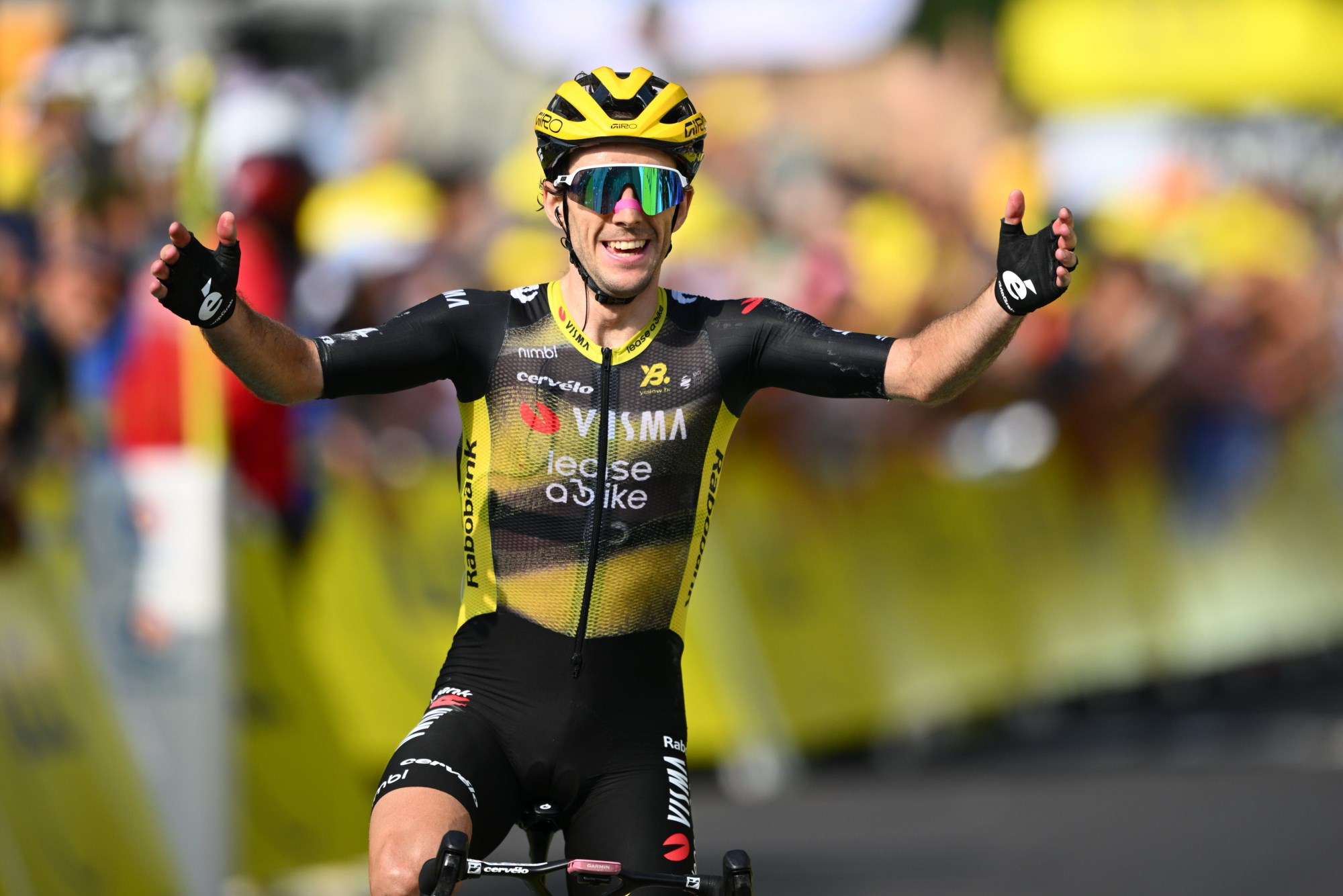 Zonneveld ziet Simon Yates op 'heel raar moment' stoppen: 'Dit is toch ...