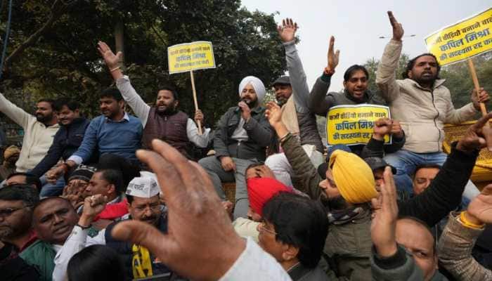 AAP holds massive protest demanding dismissal of Kapil Mishra for ...