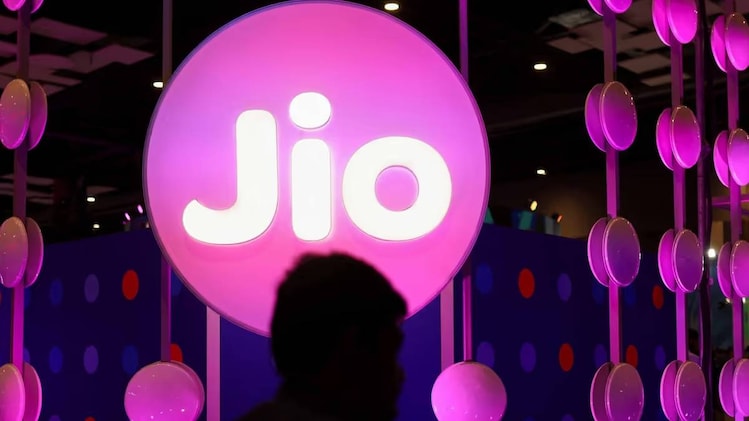 Reliance Jio plans mega IPO with 2.5% float, may dwarf Hyundai Motor ...