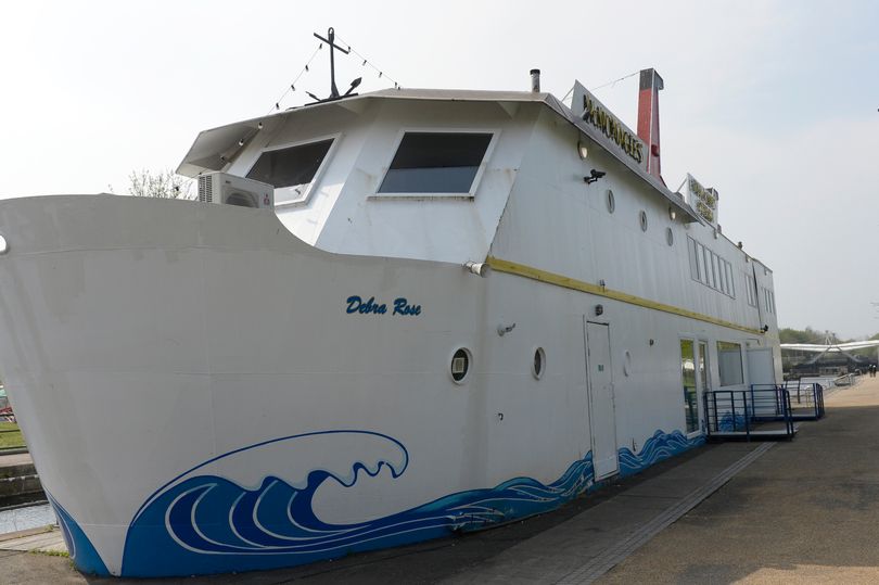 The unique boat chippy near Glasgow that serves Scotland's best fish tea