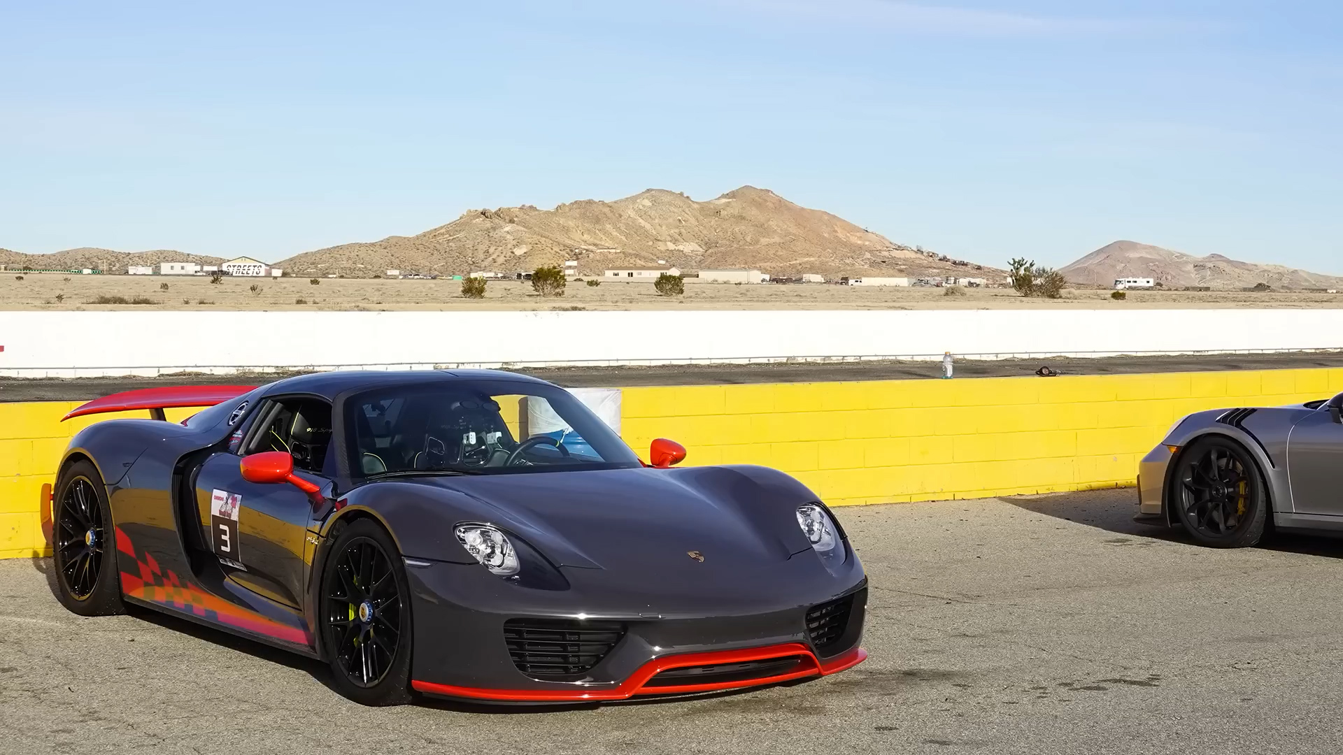 Porsche 918 Spyder meets the track