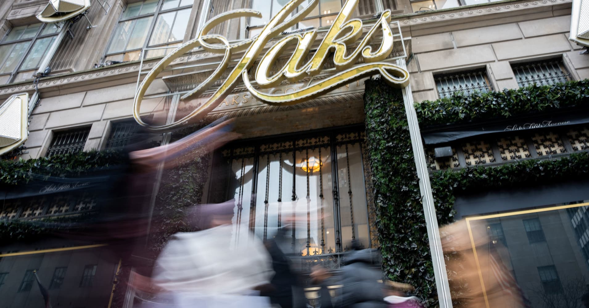 Saks Global, the longtime leader of luxury department stores, files for ...