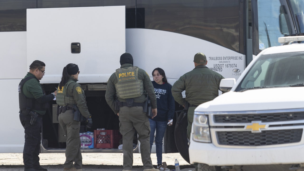 Republican senators hit border, touting tougher security and tax cuts ...