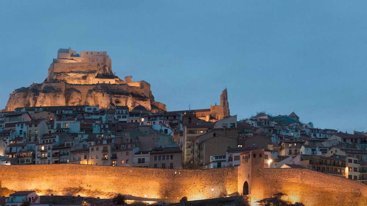 La inconfundible muralla de esta villa de Castellón que rodea una ...