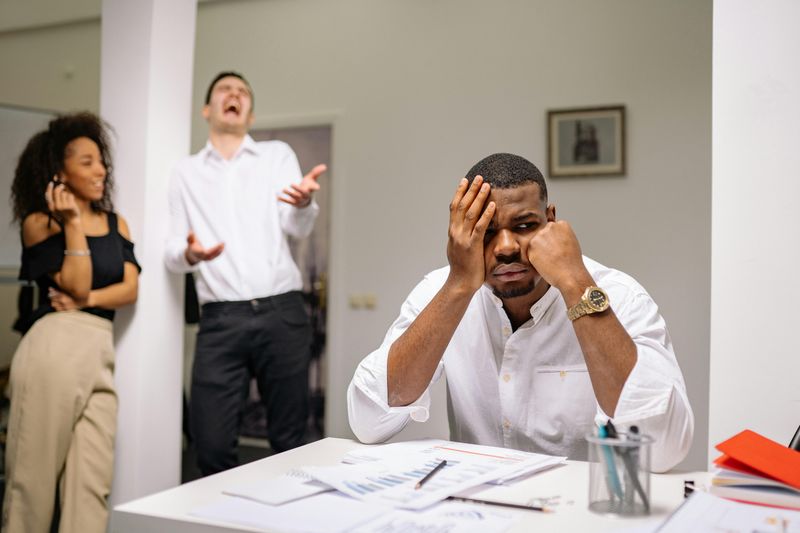 11 workplace behaviors that secretly kill your reputation