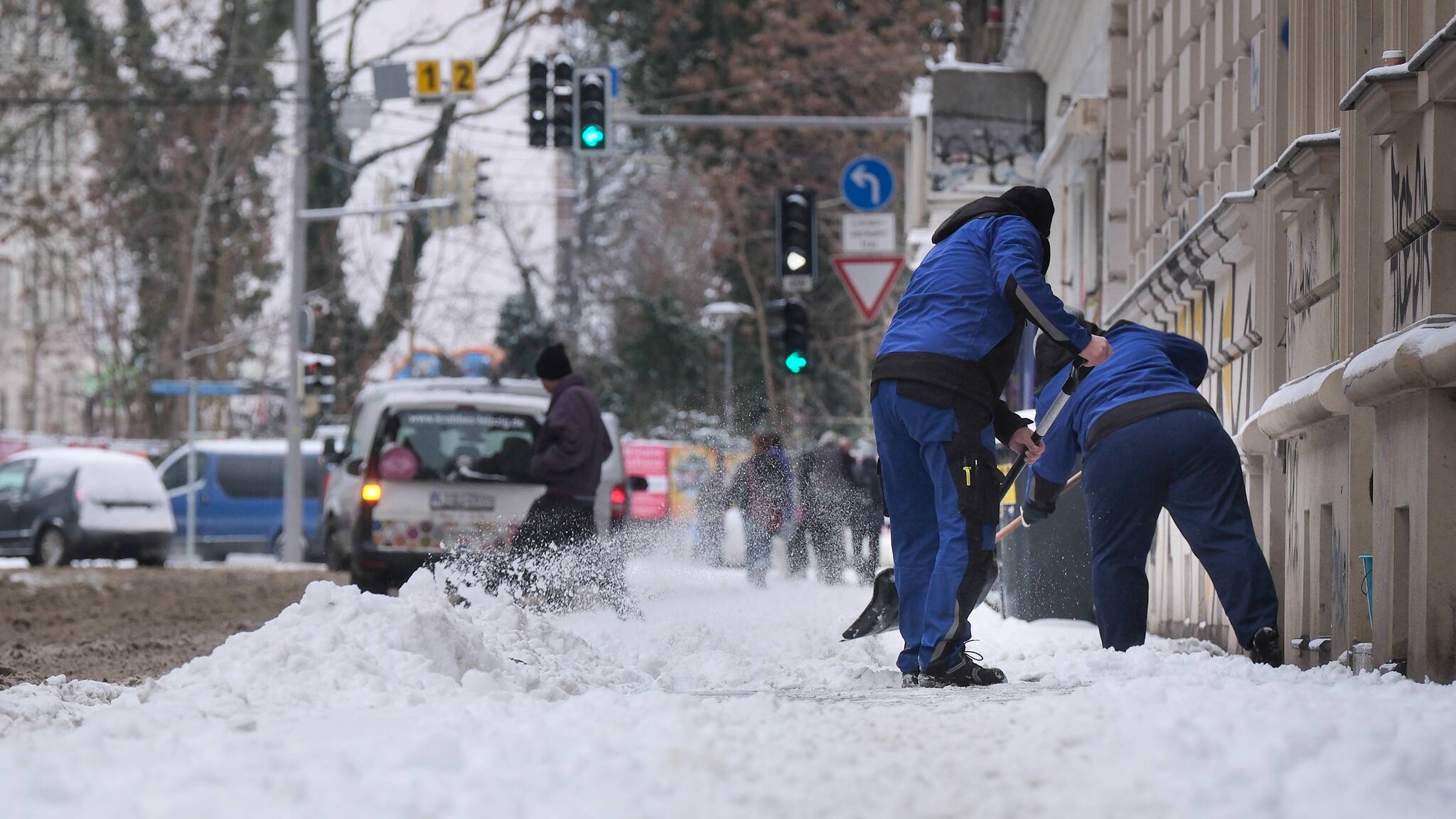 Fotos: „Elli“ bringt Leipzig Schnee auf Straßen und Rodelbergen