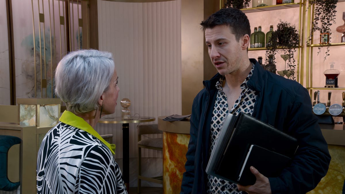 Coronation Street confirms Debbie's court plea dilemma after Corriedale