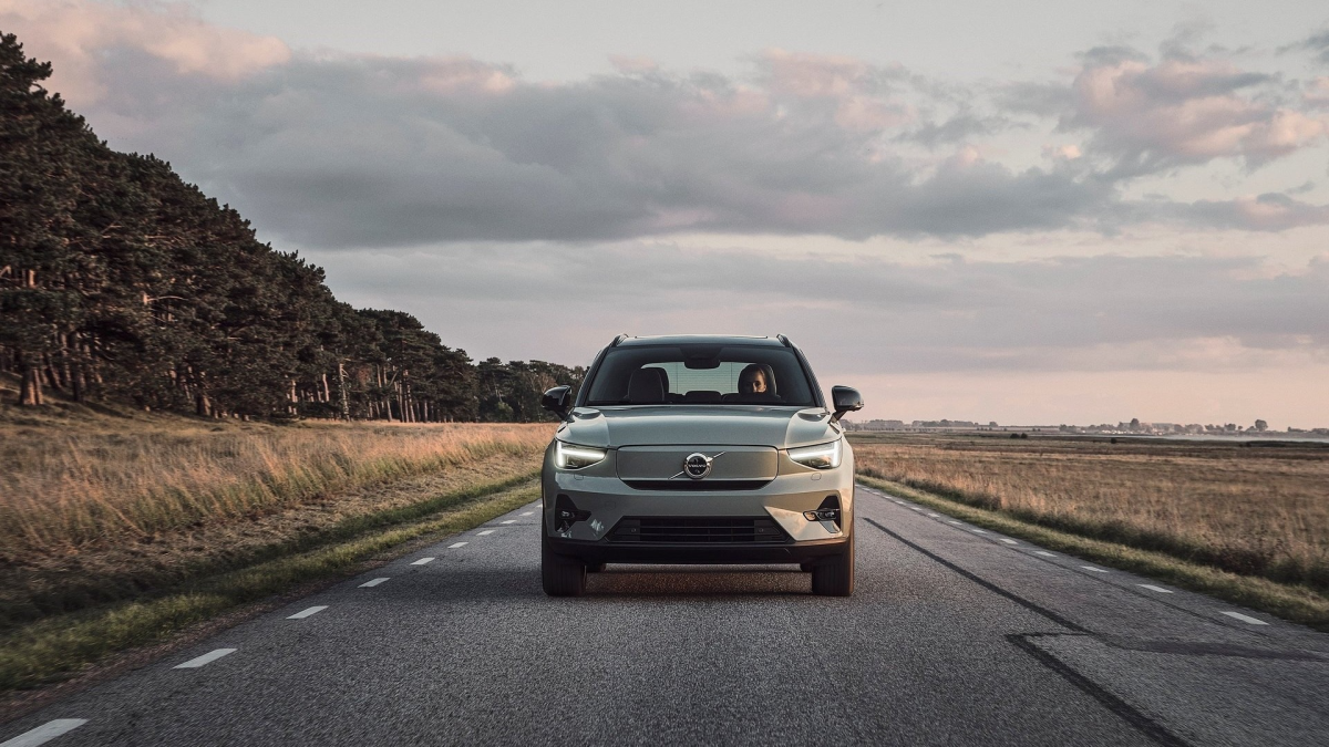 413,000 Volvo XC40s recalled because backup cameras go blank in reverse