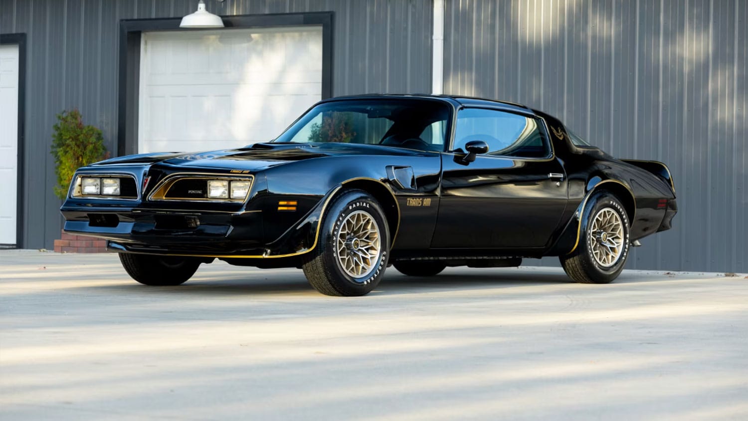 Restored 1977 Pontiac Trans Am SE channels Bandit era ahead of ...
