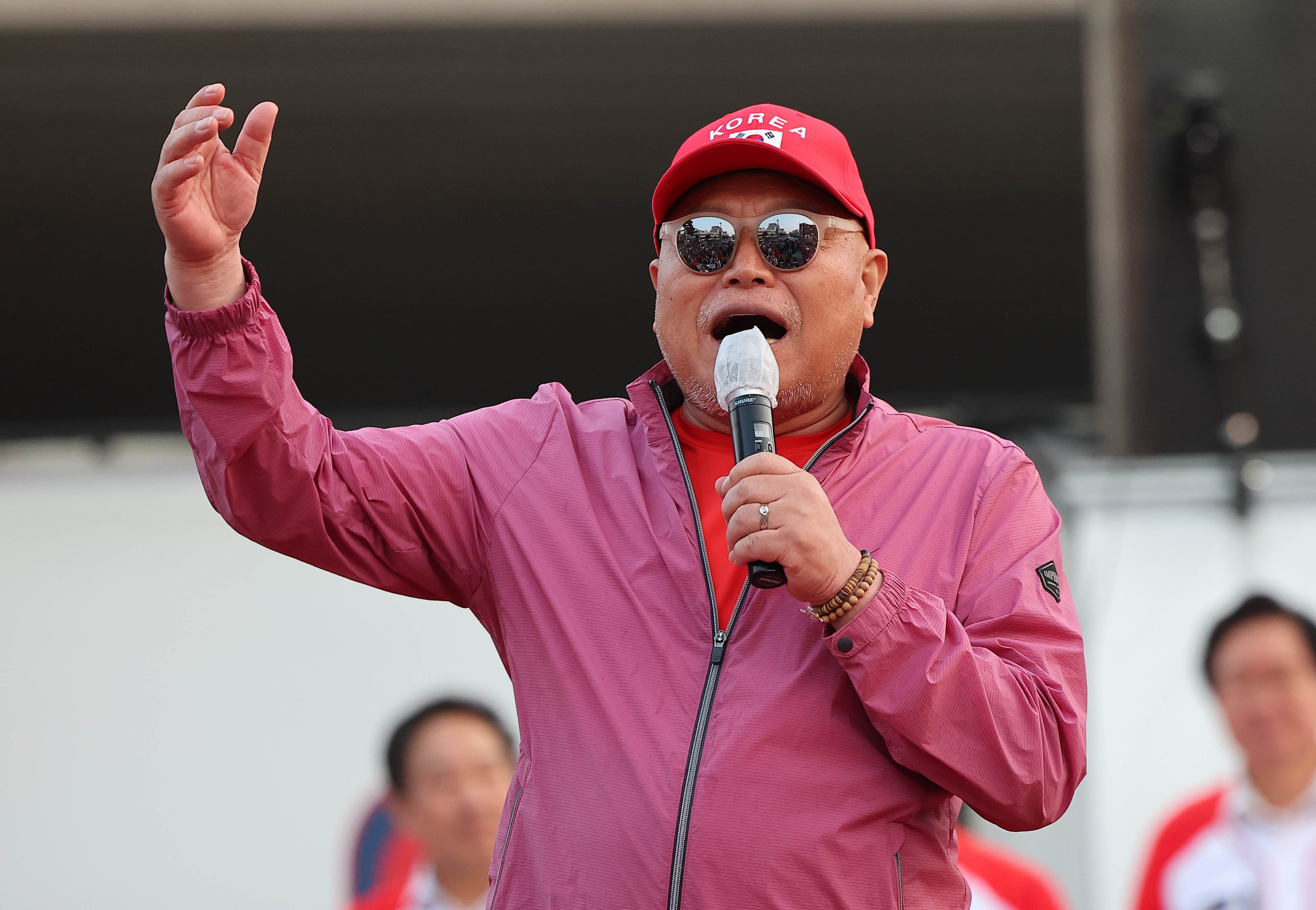 Kim Heung-guk choked by hate comments after political severance