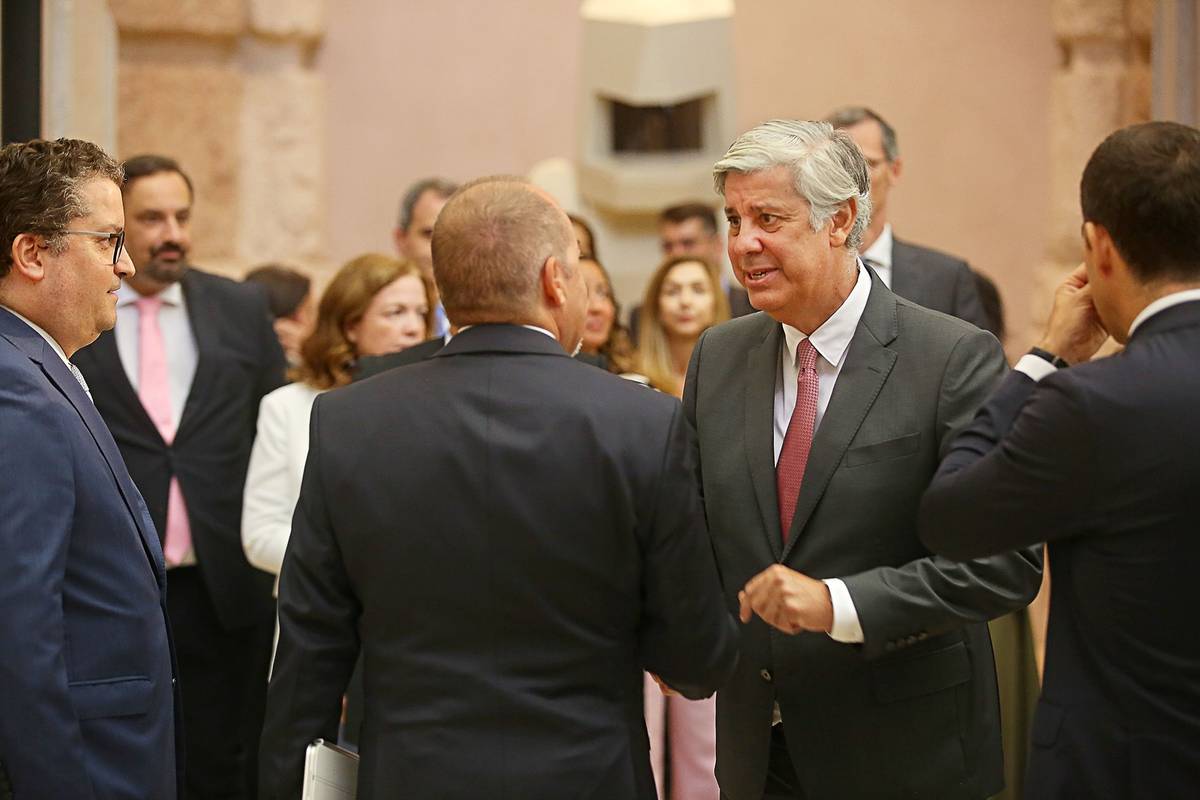 Parlamento Europeu recomenda Centeno e governador da Letónia para vice ...