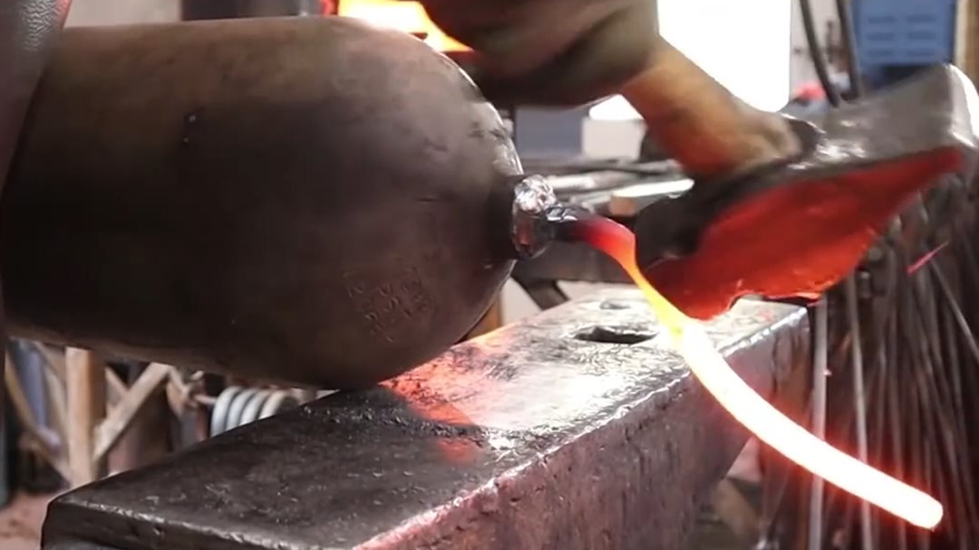 Turn an old gas cylinder into a new bell