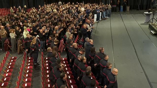 Moment Swiss firefighters are applauded as they arrive at tribute ...