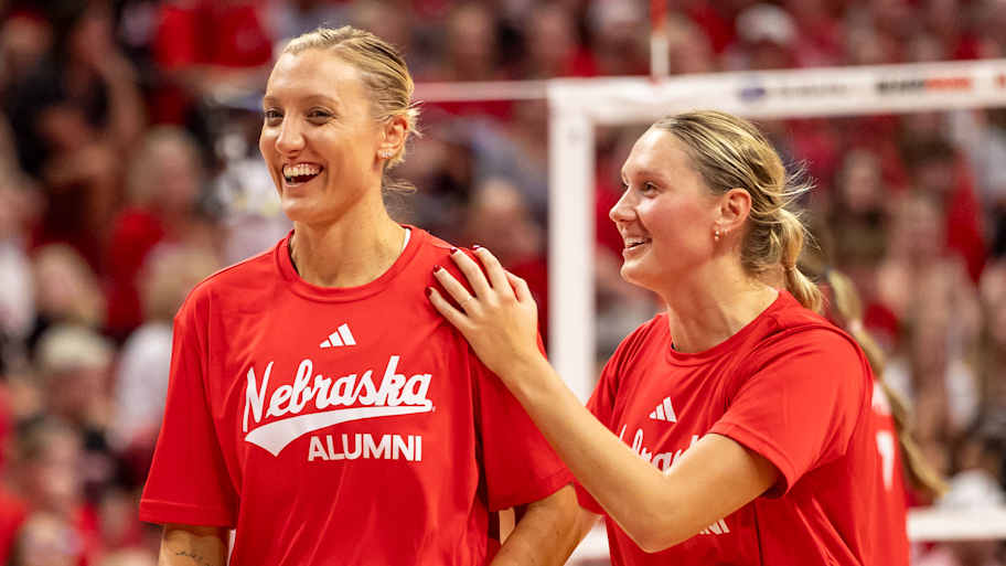 Larson announces her retirement from professional volleyball