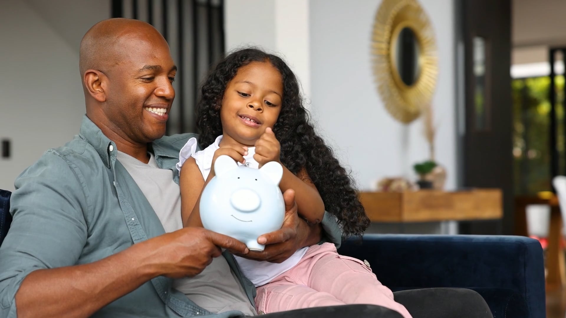 Why this wealthy dad never lectures his kids about money—he uses these ...