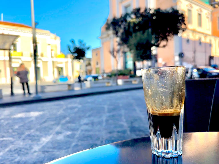 Perché vicino Napoli si beve il caffè con il limone