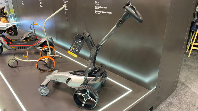 Navee Golf Flying the Flag for Golf at CES