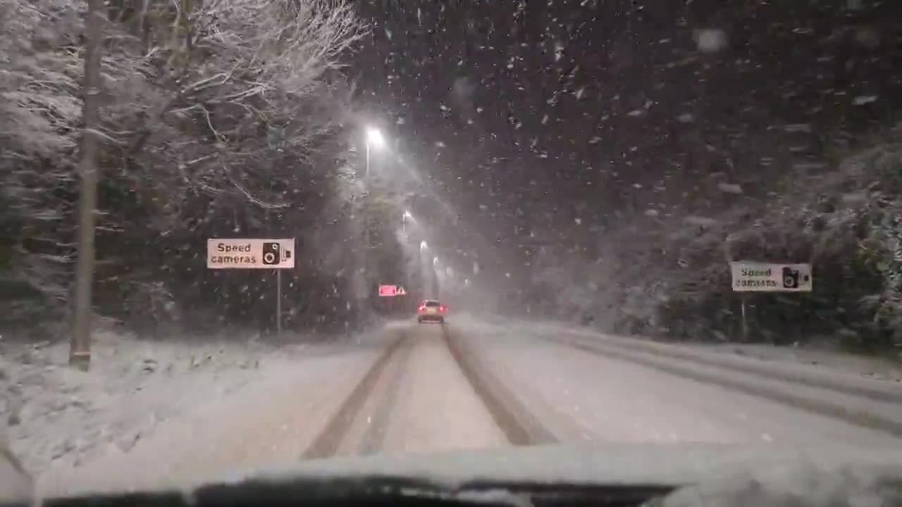 Blinding snowfall hits A49 in Ludlow during Storm Goretti, Shropshire, UK