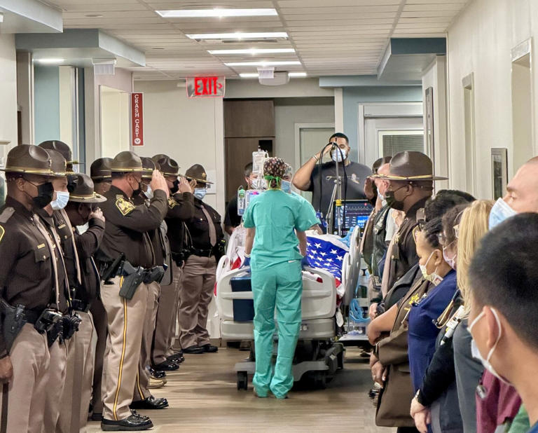 Hospital staff host honor walk for Army veteran, Alabama sheriff’s deputy
