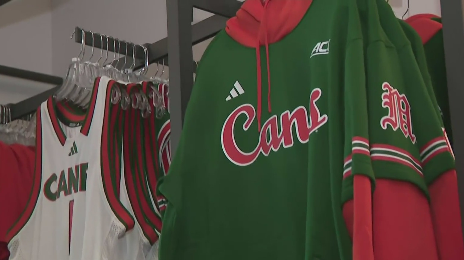 Hurricanes fans gear up as Miami earns historic shot at national title ...
