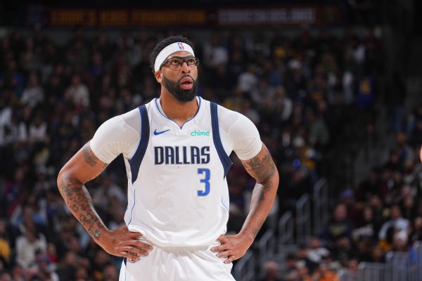 Mavs' Anthony Davis may need surgery on hand, sources say