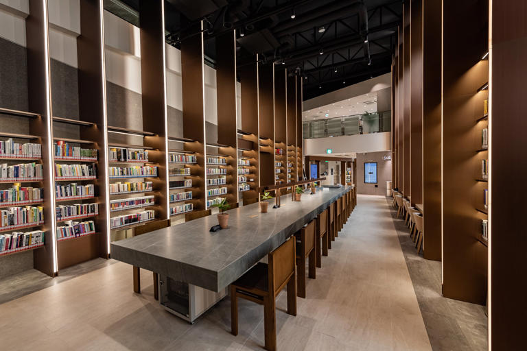 Seoul's Acha-Yongma-Mangu course draws hikers, trail runners