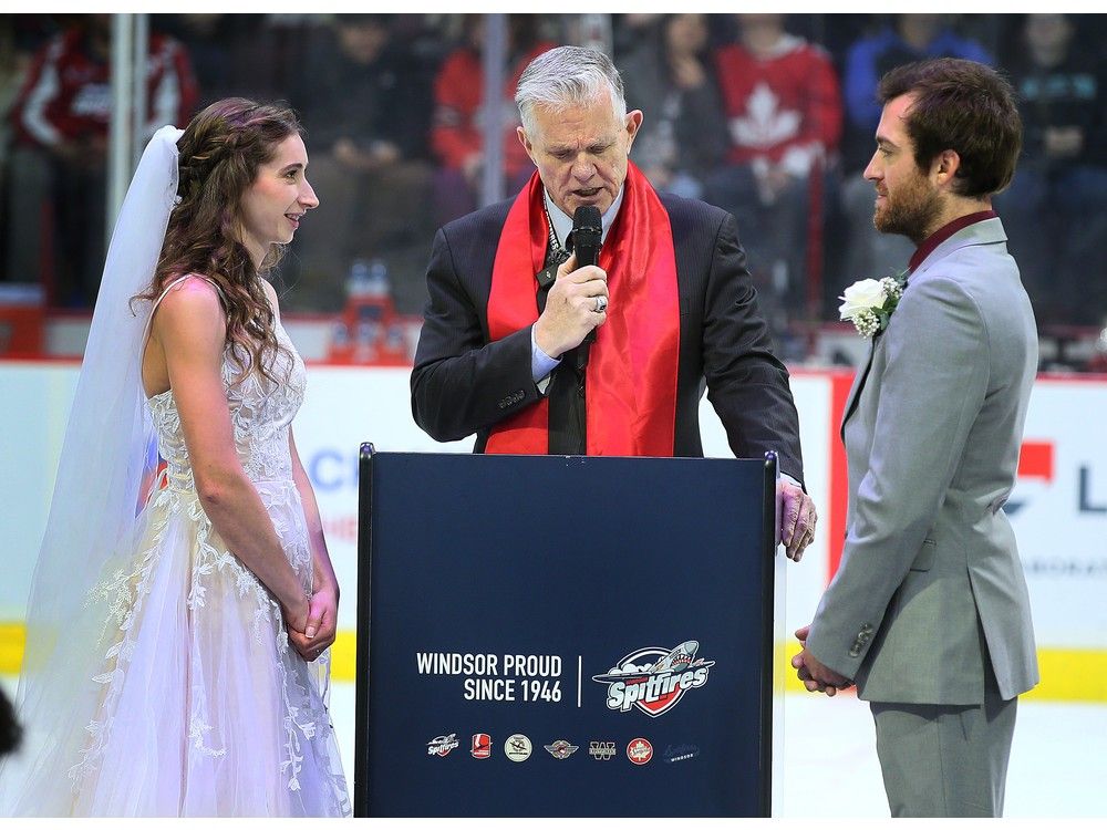 More than 6,000 take in wedding nuptials during intermission ceremony ...