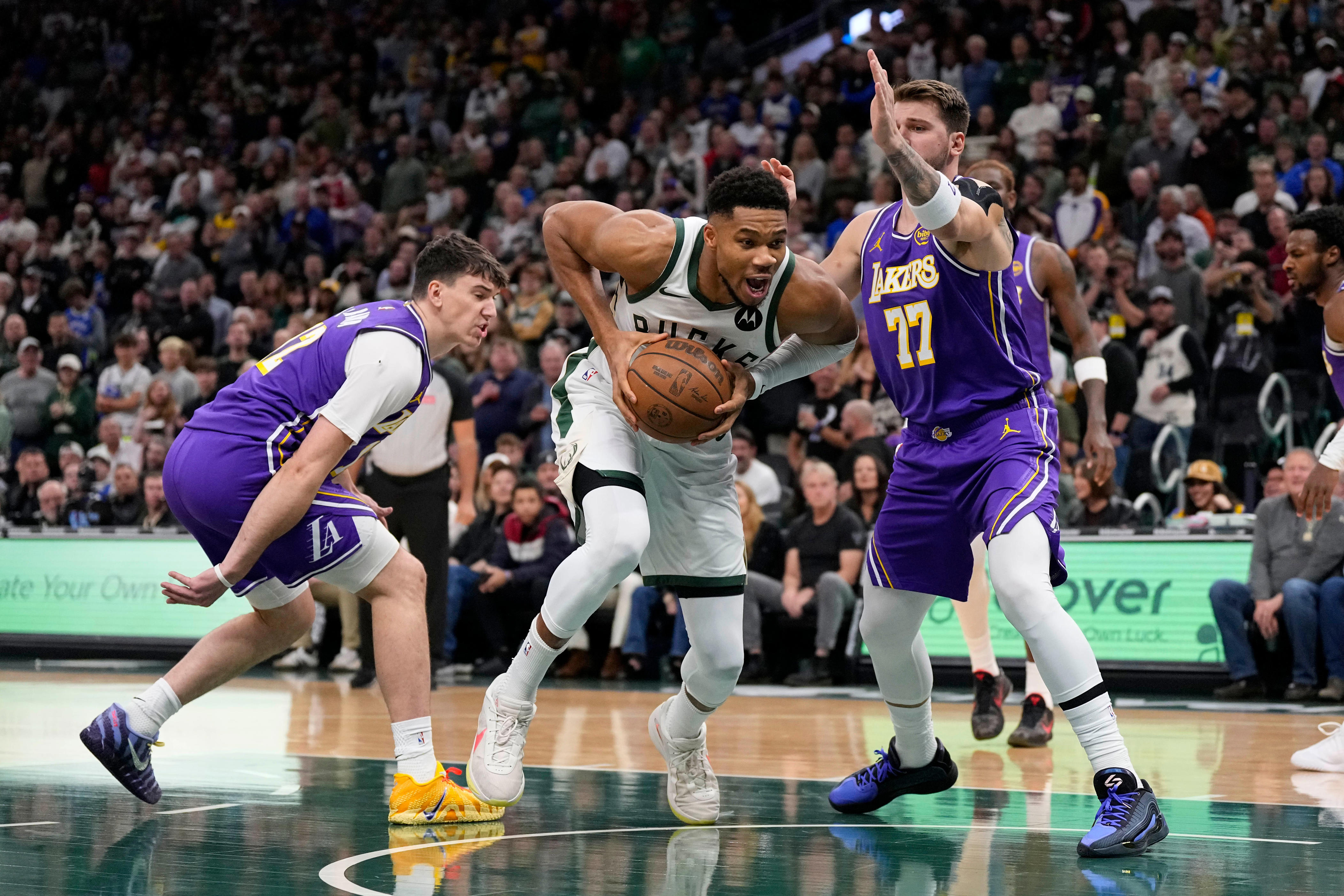 Nuggets lead Bucks 27-23 after first quarter