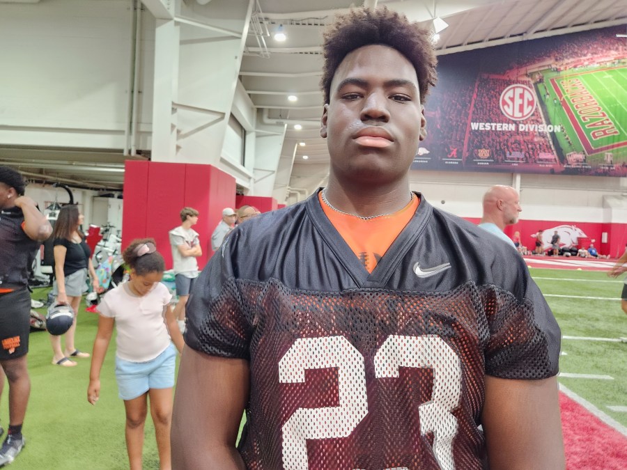 Terence Roberson chooses Hogs over long list of SEC schools
