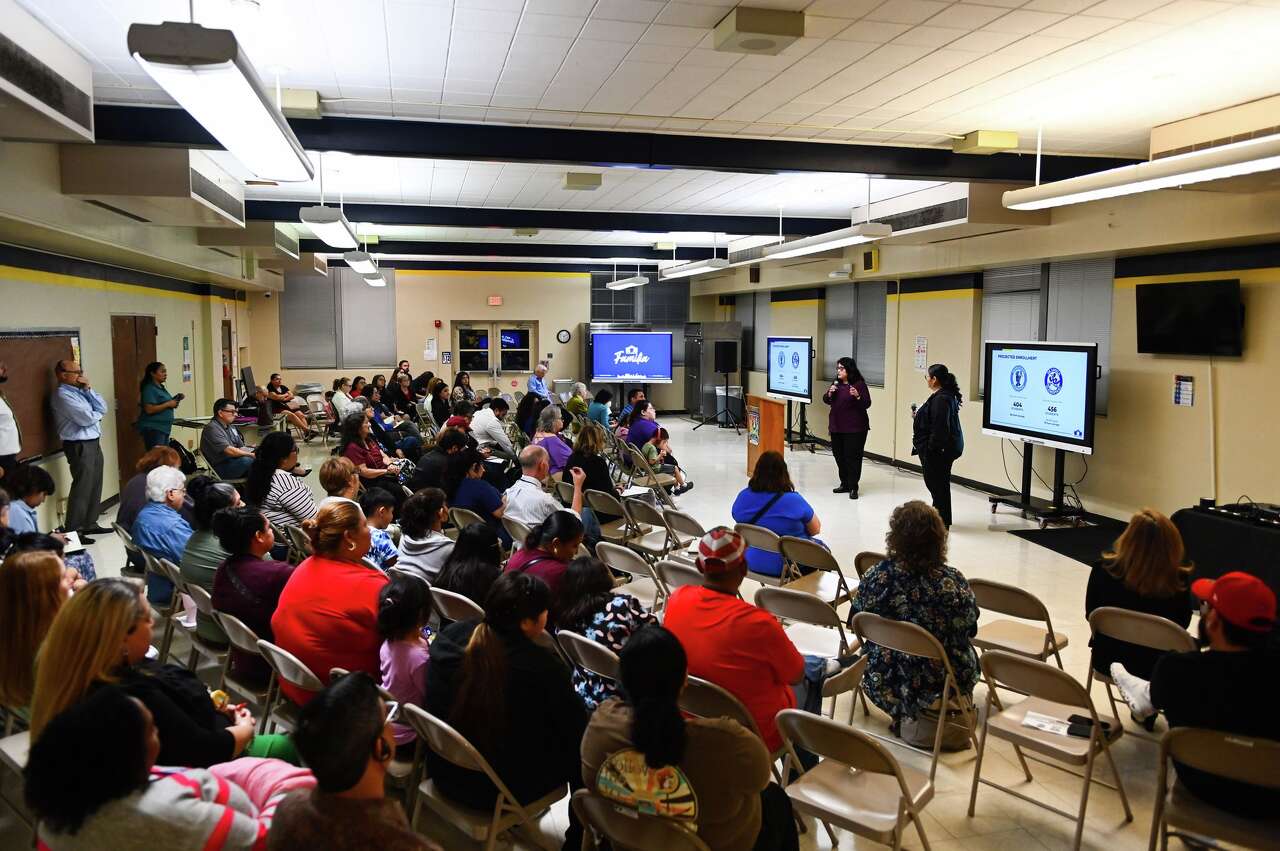 SAISD board will discuss closing West Side elementary school tonight